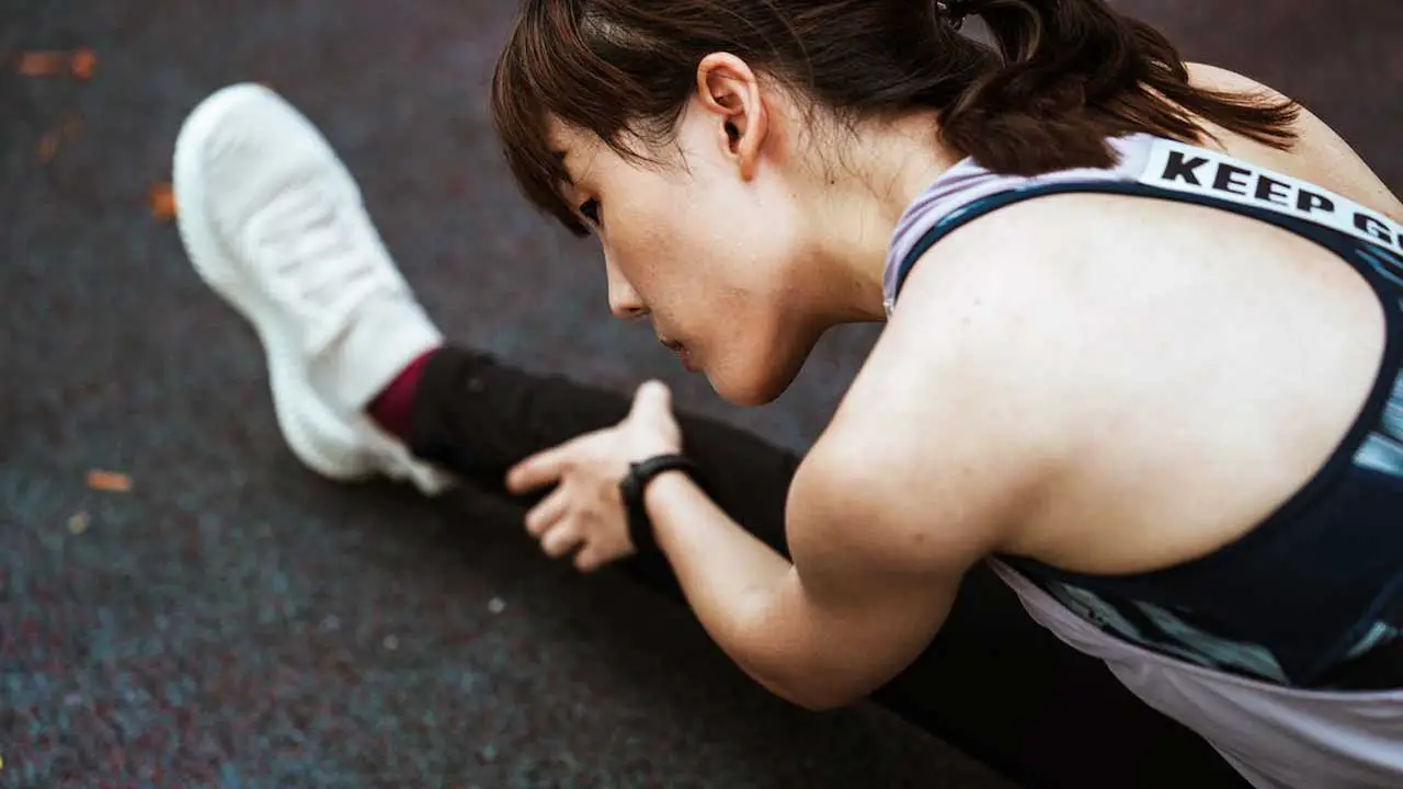 How to Prevent Squat Knee Pop and What to Do If It Happens - ListedFit