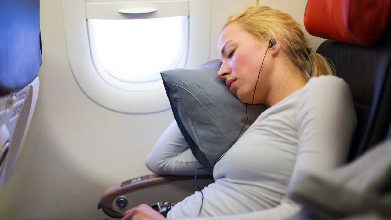 How to Sleep in an Airplane: Easy Tips for a Peaceful Flight - ListedFit