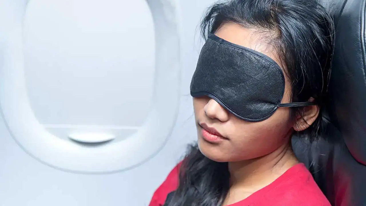 How to Sleep in an Airplane: Easy Tips for a Peaceful Flight - ListedFit